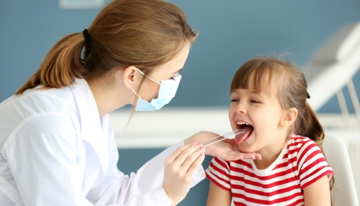 Scarlattina: cause, sintomi e trattamento nei bambini - Uppa